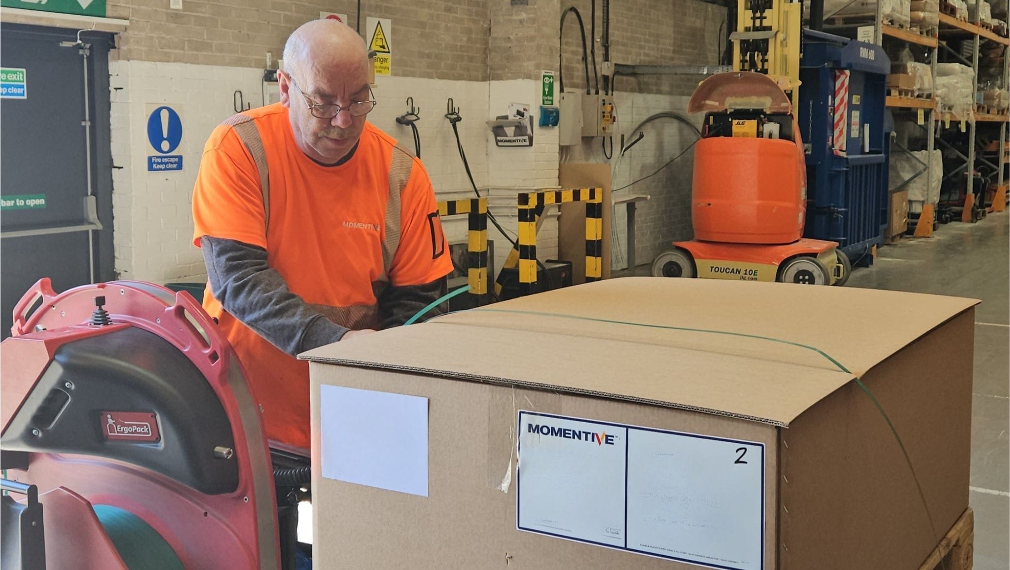 Momentive & Lindström UK: Smarter, Safer, and More Sustainable Workwear